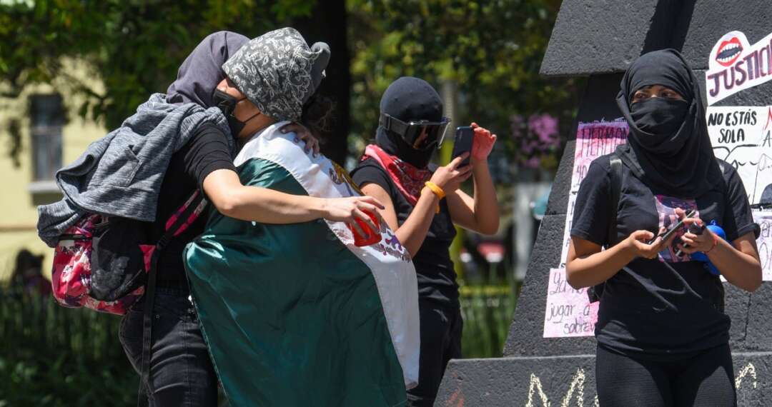 Iconoclasia: entre memoria, protesta y resignificación - Mente Mujer